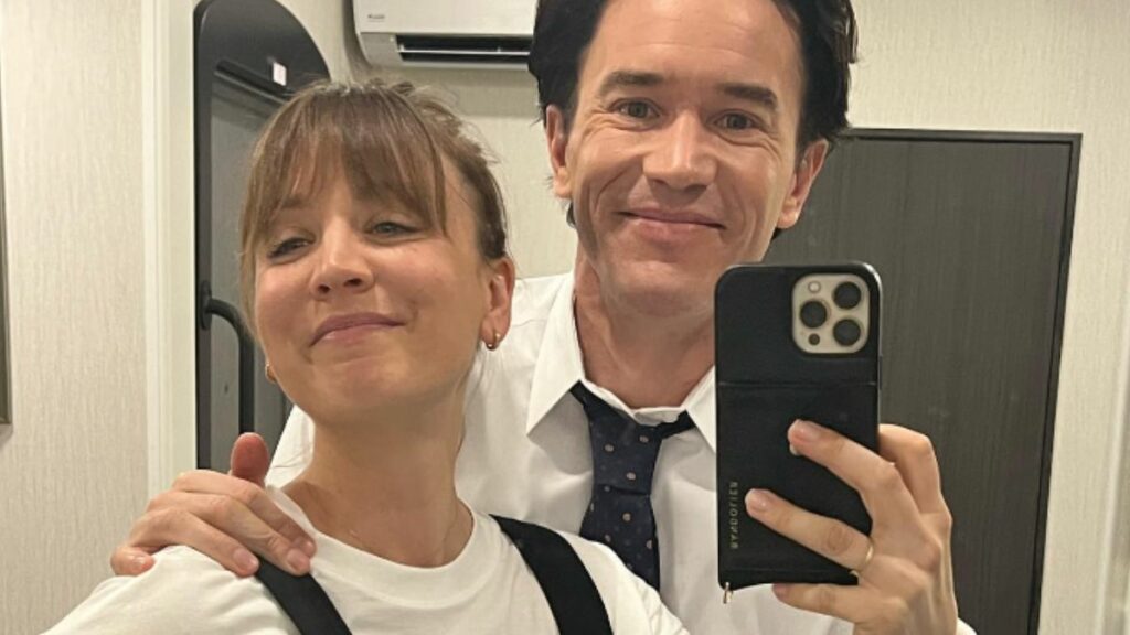 Die schwangere Kaley Cuoco zeigt ihren Bauch auf einem neuen Foto mit ...